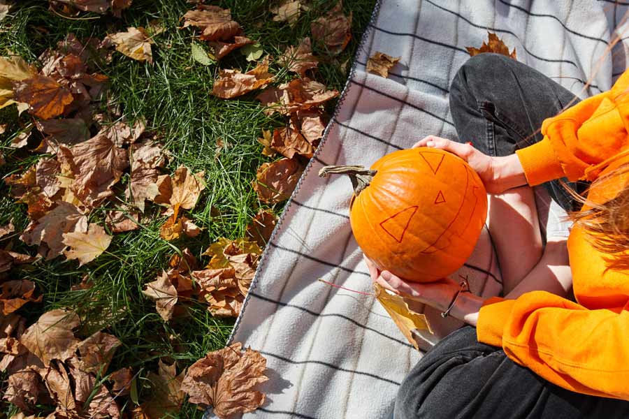Avoid These 9 Scary Money Mistakes | Charles Schwab
